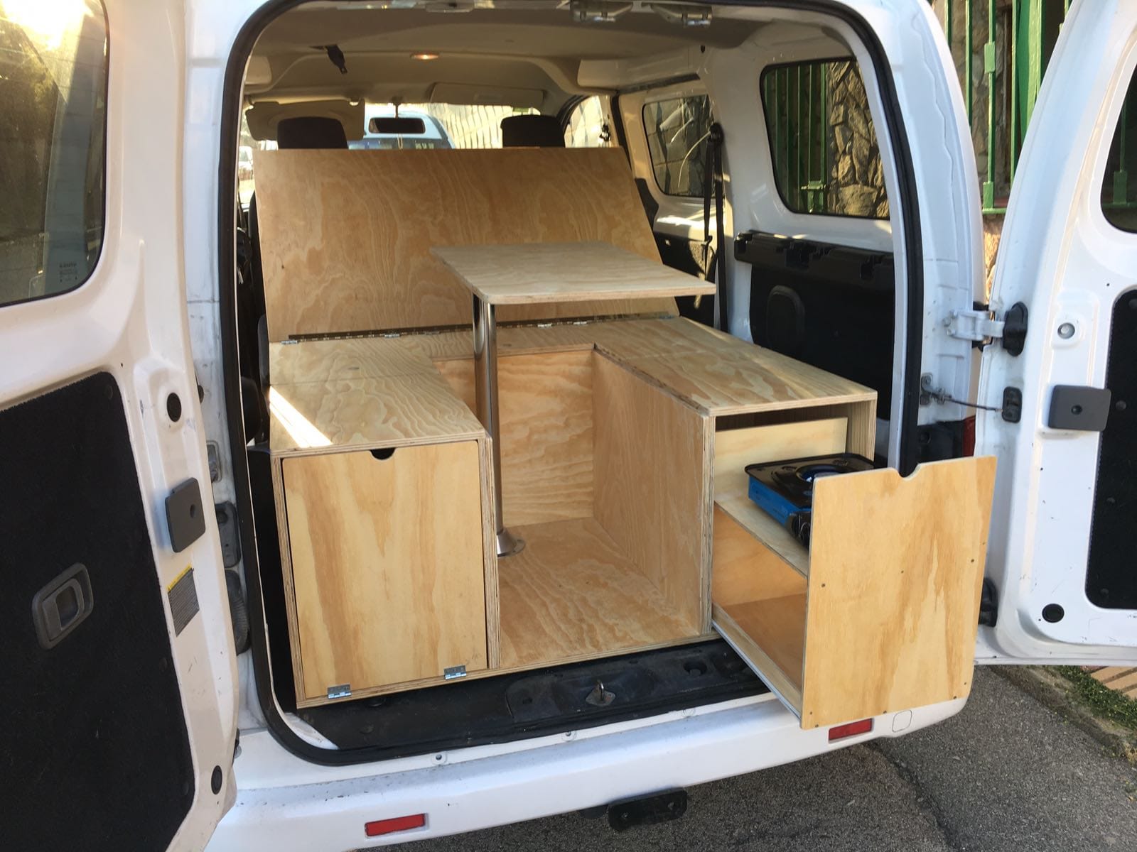 Kit de Mobilier Camper pour Nissan NV200 - Evalia en contreplaqué ...
